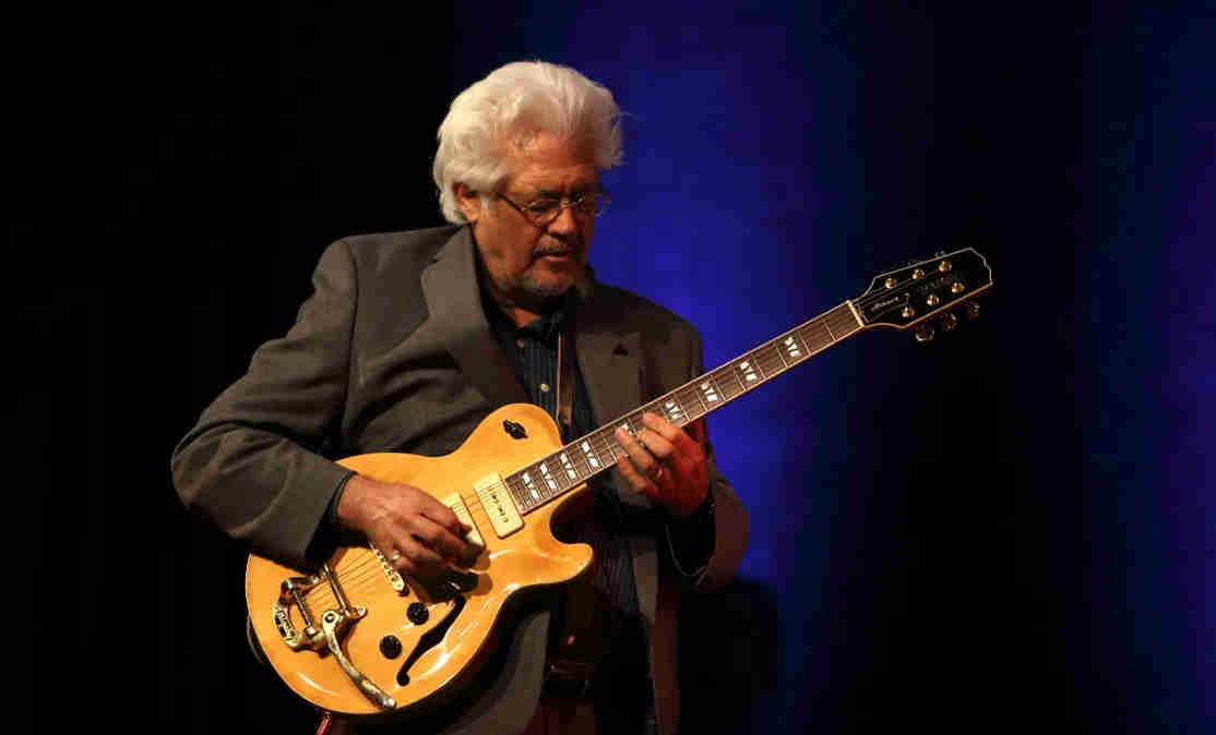 Larry Coryell ao Vivo - Assista ao Vídeo - Musicosmos